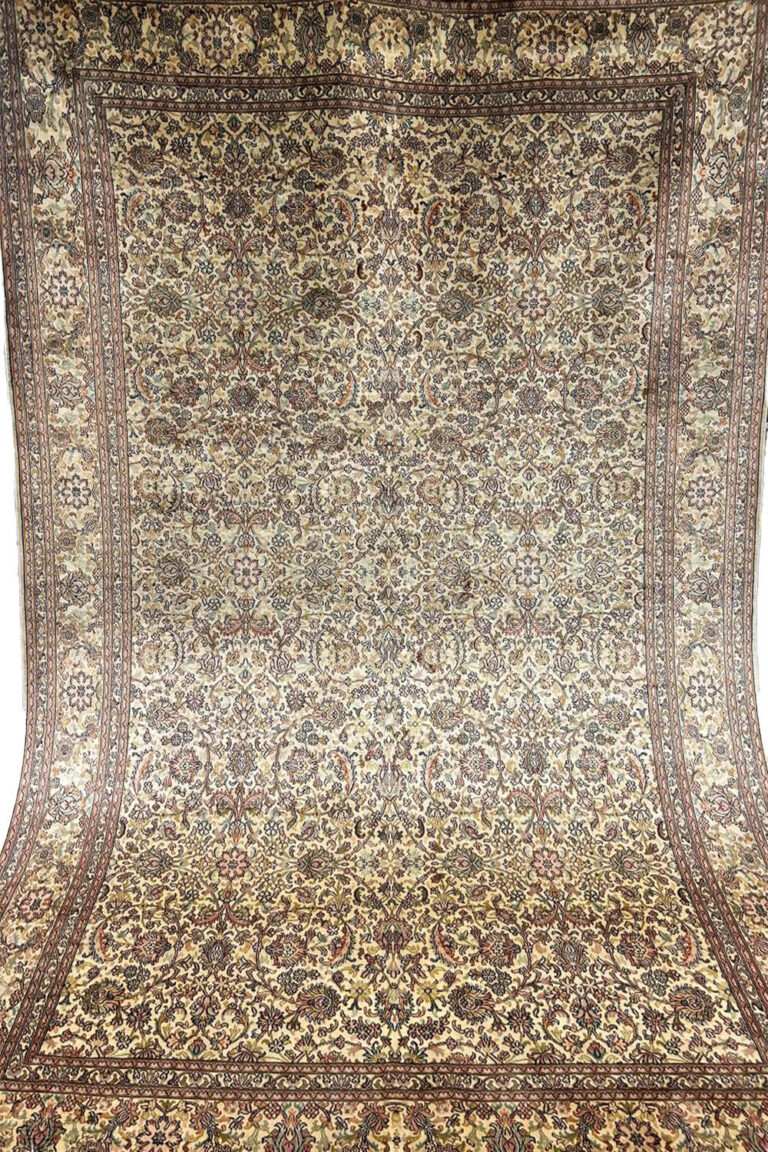 Kashmir Silk Carpets and Rugs in Delhi, India | Fine Handmade Rugs Near Me